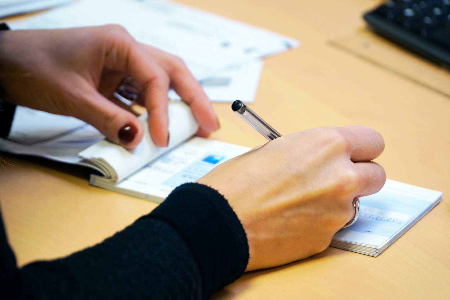 How To Write A Check For 1200 Dollars A Step by Step Guide HowToWiki
